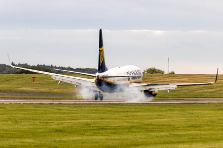 Ryanair Aircraft Has Bumpy Landing Strong Editorial Stock Photo - Stock ...