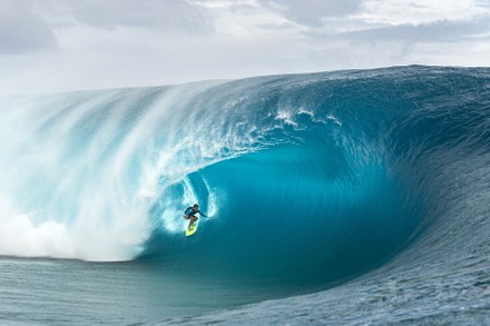 Surfing Tahitian Surfer Matahi Drollet Surf Editorial Stock Photo ...