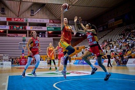 imágenes de Spar Girona v Valencia Basket, Spanish Women's Basketball ...