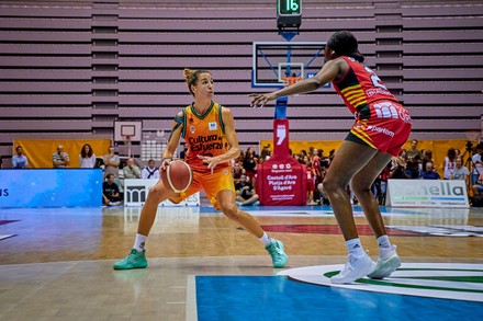 imágenes de Spar Girona v Valencia Basket, Spanish Women's Basketball ...