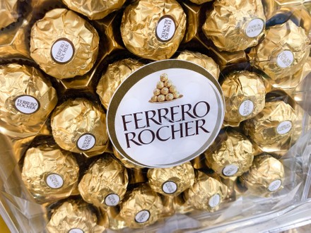 1 Ferrero rocher packaging Stock Pictures, Editorial Images and Stock ...