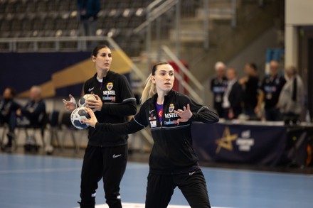 500,000 Sport women Stock Pictures, Editorial Images and Stock Photos | Shutterstock