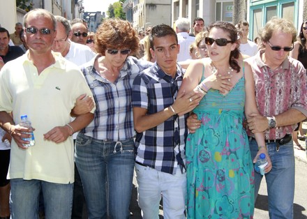 Des Membres De La Famille Dalexandre Editorial Stock Photo - Stock ...