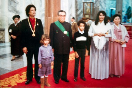 Undated Photo Muammar Gaddafi Family Lr Redaktionelles Stockfoto ...