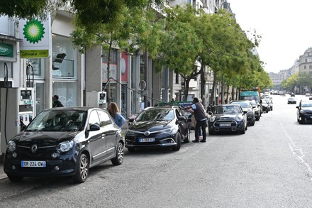 Fuel Shortage - Paris, France - 10 Oct 2022 Stock Pictures, Editorial ...