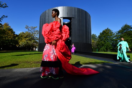 Models On Catwalk Serpentine Gallery Editorial Stock Photo - Stock ...