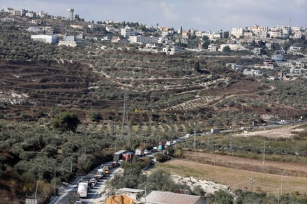 Cars line up as Palestinians try to enter the West Bank city of Nablus ...