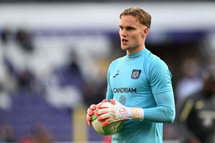 2,000 Europe footballer goalkeeper Stock Pictures, Editorial Images and ...