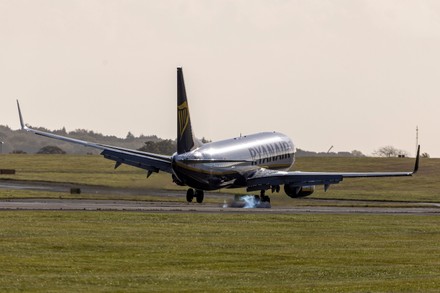 Ryanair Aircraft Has Bumpy Landing Strong Editorial Stock Photo - Stock ...