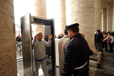 __COUNT__ The Pope Security Guards at the Vatican, Rome, Italy - 26 Dec ...