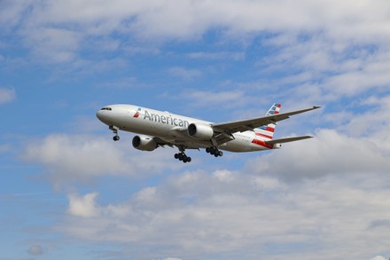 American Airlines Boeing 777 Aircraft Seen Editorial Stock Photo ...
