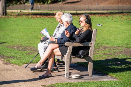 People Enjoying Sunshine Unseasonably Warm Weather Editorial Stock ...