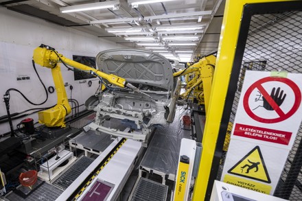 250 Chassis assembly line Stock Pictures, Editorial Images and Stock ...