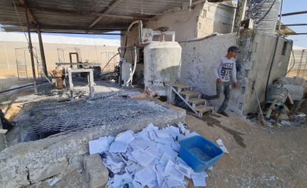 __COUNT__ Palestinian workers reuse papers to produce egg viols at a ...