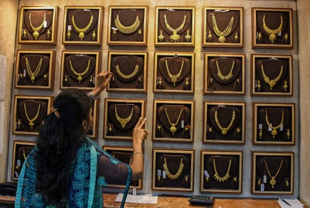 __COUNT__ Gold shopping in Mumbai, India - 22 Oct 2022 Stock Pictures ...