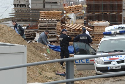 Forensic Officers Lift Body Unidentified Woman Editorial Stock Photo ...