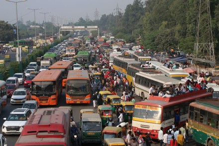 Heavy Traffic Jam Huge Gathering Passengers Editorial Stock Photo ...
