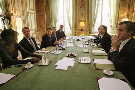 __COUNT__ President Sarkozy receives French intellectual circles to ...