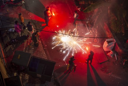 38 Fireworks bursting Stock Pictures, Editorial Images and Stock Photos ...