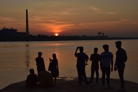 Partial Solar Eclipses During Sunset Riverside Editorial Stock Photo ...