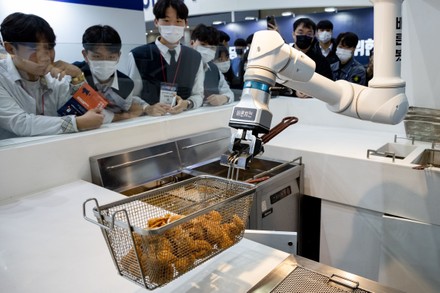 Robot That Cooks Fried Chicken Gives Editorial Stock Photo - Stock ...