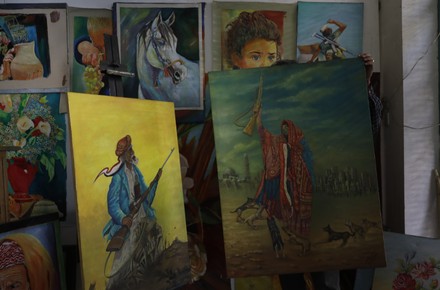 Yemeni Artist Displays Artwork Sale Storehouse Editorial Stock Photo ...