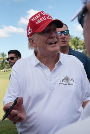 Former President Donald Trump Signs Autographs Editorial Stock Photo ...