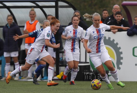 Crystal Palace Player Elise Hughes Attacking Editorial Stock Photo ...