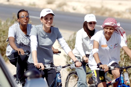 __COUNT__ Queen Rania biking with other participants in 'Follow the ...