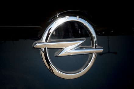 500 Automotive logos Stock Pictures, Editorial Images and Stock Photos ...