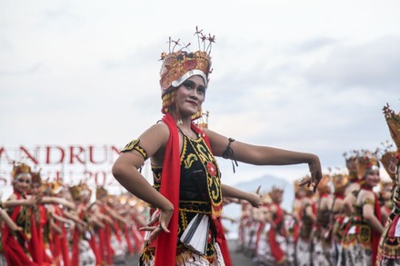 Dancers Prepare Befor Perform Gandrung Dance Editorial Stock Photo ...