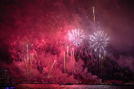 7,000 Fireworks in the sky Stock Pictures, Editorial Images and Stock ...