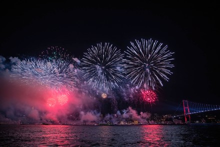 7,000 Fireworks in the sky Stock Pictures, Editorial Images and Stock ...