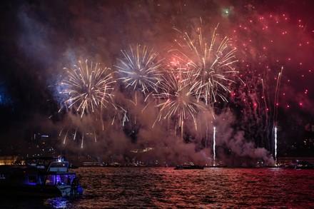7,000 Fireworks in the sky Stock Pictures, Editorial Images and Stock ...