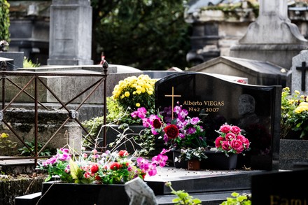Montmartre Cemetery Like That Lachaise Hosts Editorial Stock Photo ...