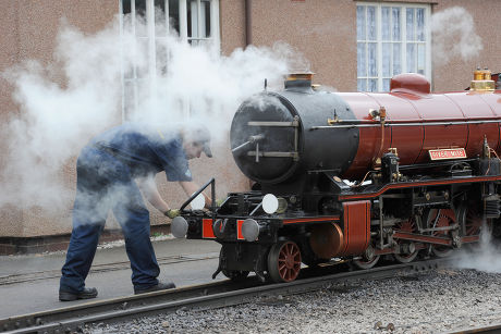 Ravenglass Eskdale Railway Driver Steam Locomotive Editorial Stock ...