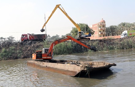 Machinery Clean Nile River Giza Egypt Editorial Stock Photo - Stock ...