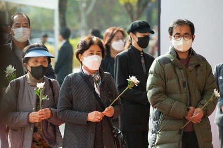 People Holding Flowers Walk Mourning Altar Editorial Stock Photo ...