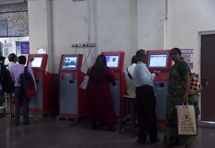 Commuters Queue Near Atvm Machines Tickets Editorial Stock Photo ...