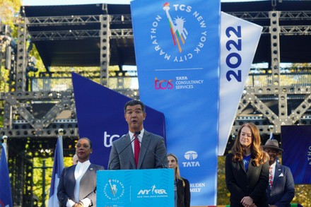 tcs new york city marathon blue line Stock Photos (Exclusive ...