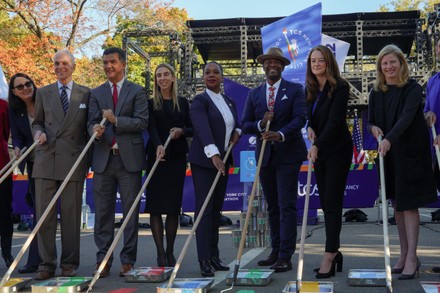 tcs new york city marathon blue line Stock Photos (Exclusive ...