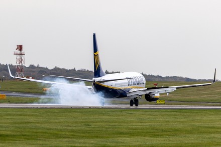 Ryanair Aircraft Has Bumpy Landing Strong Editorial Stock Photo - Stock ...