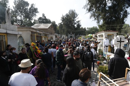 People Go Iztapalapa Pantheon Continue Remembering Editorial Stock