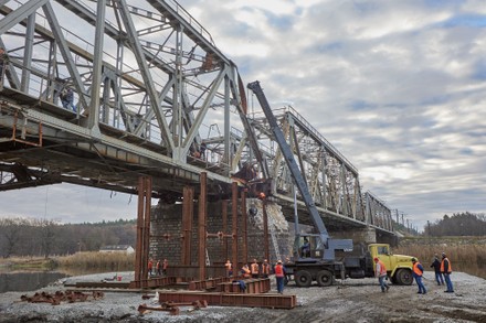 3,000 Repair workers Stock Pictures, Editorial Images and Stock Photos ...