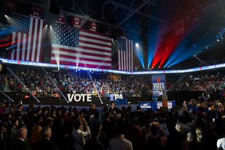 __COUNT__ President Joe Biden and former President Barack Obama ...