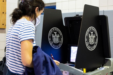 Voter Enters Their Ballot Into Scanner Editorial Stock Photo - Stock ...