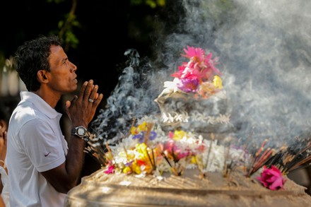 Sri Lankan Buddhist Devotees Take Part Editorial Stock Photo - Stock ...