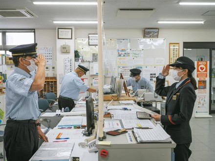 Inose Greets Colleague Miamikurihashi Tobu Train Editorial Stock Photo ...