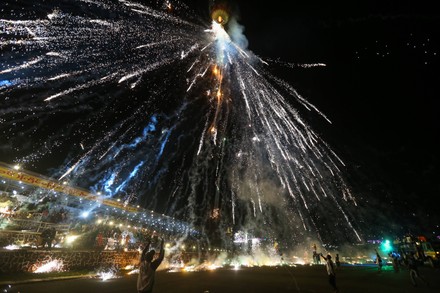 7,000 Fireworks in the sky Stock Pictures, Editorial Images and Stock ...