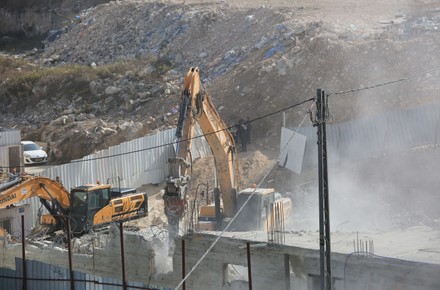 2,000 Demolish building Stock Pictures, Editorial Images and Stock ...